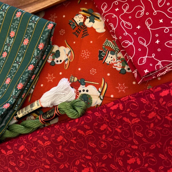 Christmas Splendor Natural Gold Poinsettias | Holiday Floral Fabric ...