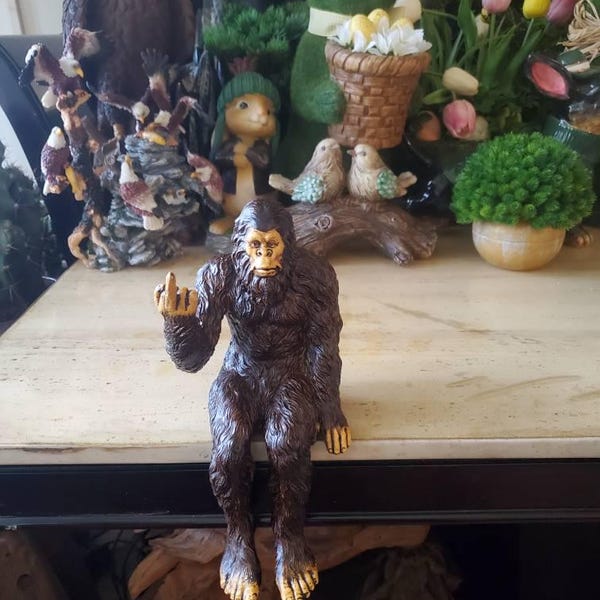 Bigfoot the Rude ‘flipping the Bird’ Sasquatch Yeti Statue Indoor ...