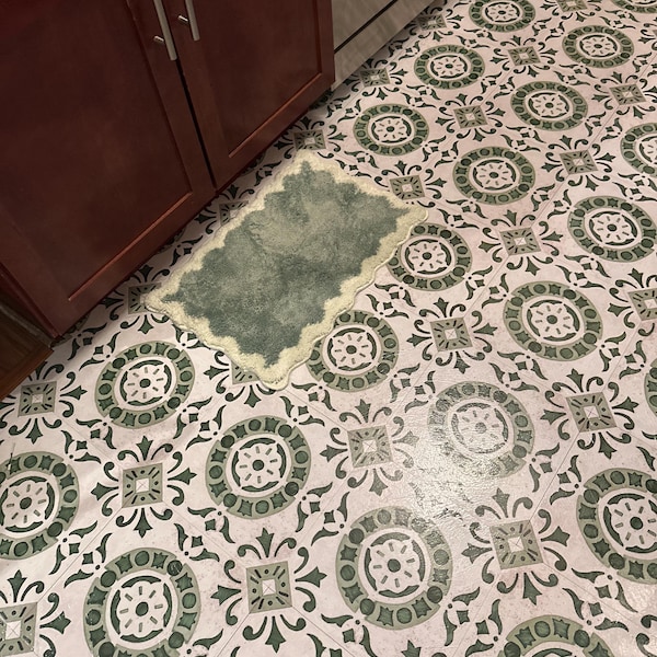 Nereida Bath Mat – Scalloped Design Microfiber Absorbent Non Slip Rug ...