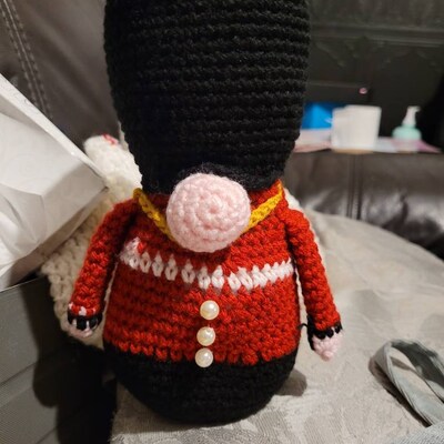 King's Guard Gnome Crochet Pattern, British Royal Guard Crochet Gnome ...