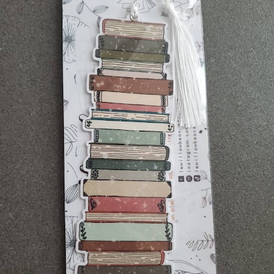 Bookmark Book Tracker, Book Stack, Double Sided, 30/42 Books to Fill in ...