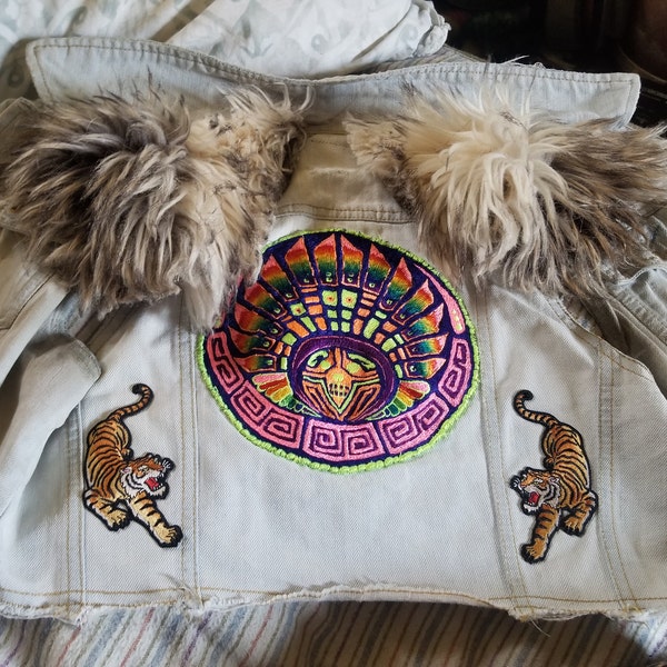 Tiger Patch - Iron on Embroidered Patches - Climbing Tigers - Set or ...