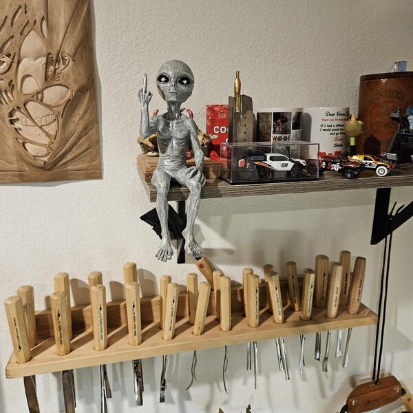 Rude Alien Statue “flipping the Bird” 10″ H Shelf Sitter ...