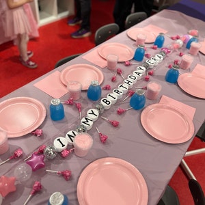 TAYLOR SWIFT BIRTHDAY Friendship Bracelet Garland - Etsy