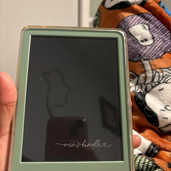 Kindle Paperwhite Full Screen Lock Screen - Minimalistic Custom Name ...