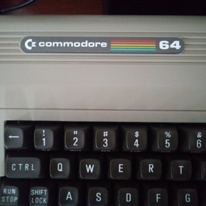 Commodore C64 Case Label / Aufkleber / Sticker / Badge / Logo 11cm X 1 ...