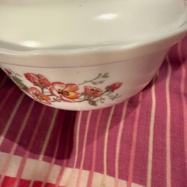 Pyrex Gravy Boat / Jug With June Rose (1964) Design. Made in England by ...