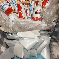 Kinder Bueno Milk Chocolate & White Chocolate Bouquet Hamper Gift ...