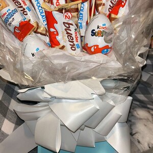 Kinder Bueno Milk Chocolate & White Chocolate Bouquet Hamper Gift ...