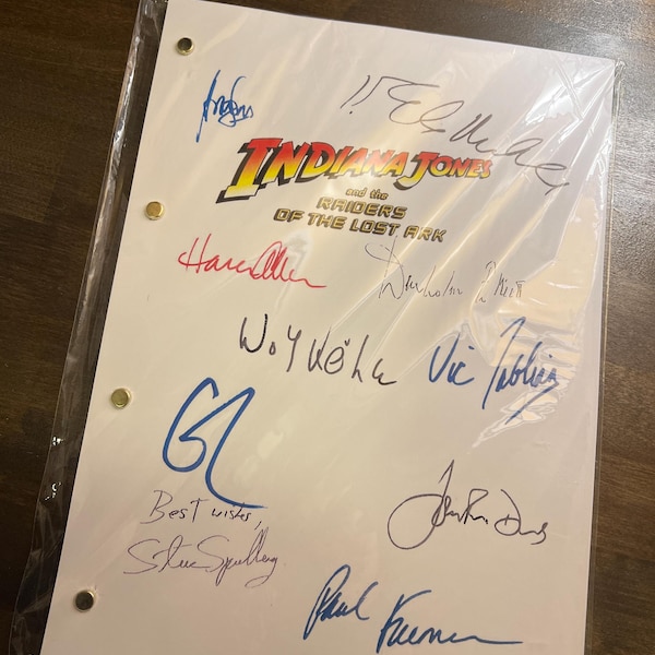 The Vampire Diaries Series Finale TV Script With Signatures Autographs ...