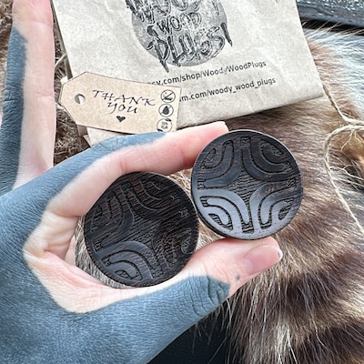 Teardrop Wood Raven Plugs Dropshaped Crow Gauges Teardrop Gothic Gauges ...