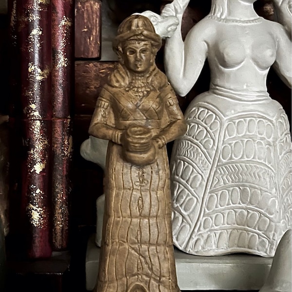 Assyrian Sumerian Goddess Inanna Ishtar Mari Lady of Wel Spring ...