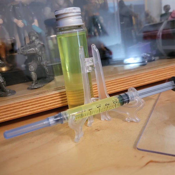 Reanimator Fingerling Eye Figure Sculpture Replica With Syringe - Etsy