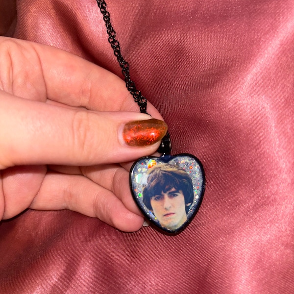 Layne Staley Necklace - Heart-shaped Pendant Inspired by Alice in ...