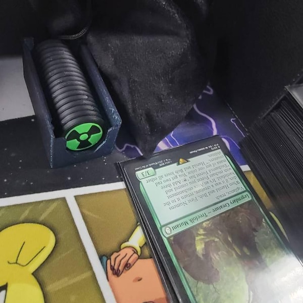 Sliver / Eldrazi Themed Commander Deckbox With Toploader for MTG (magic ...