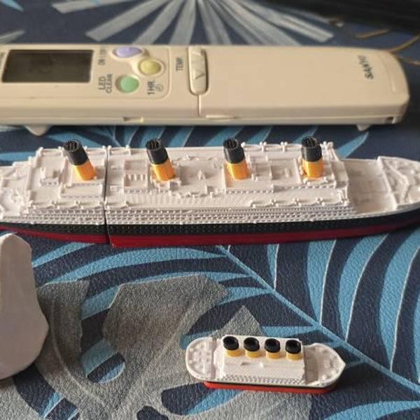 Split in Half Titanic Toy, Break in Half Titanic Bath Toy, Titanic Toy ...