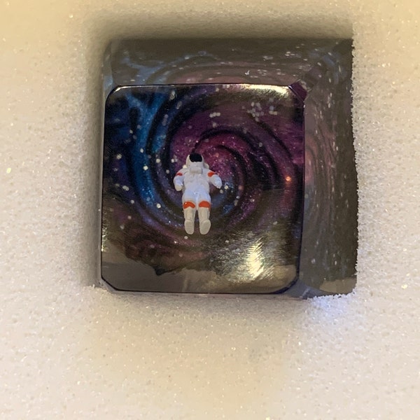 Astronaut Resin Artisan Keycap, Galaxy Spacebar Keycaps, Interstellar ...