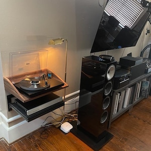 Floating Turntable Shelf / Customizable Record Player Ledge / Projector ...