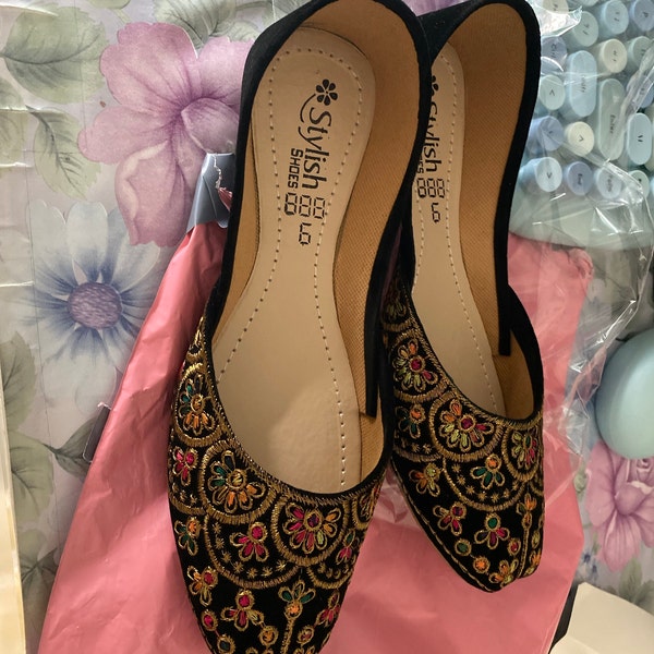 Green and Gold Embroidered Traditional Khussa | Womens Velvet Jutti ...