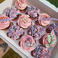 Natural Bakers Box, Full Box of Natural Dried Flowers, Cake Toppers ...