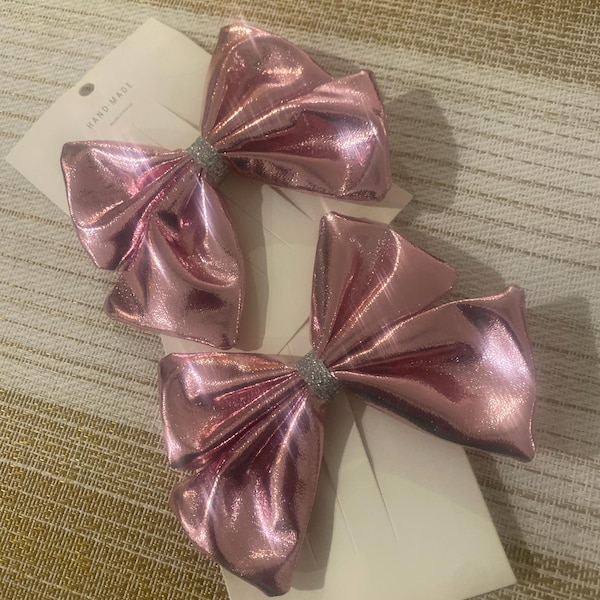 Metallic Shiny Bows With Clip 4” With Glitter Detail, Metallic Silver ...