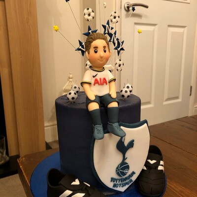 Personalised Seated Male Figure Fondant Cake Topper - Etsy