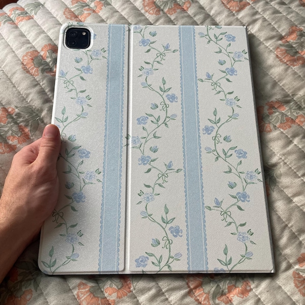 Elegant Blue Flowers iPad Case With Pencil Holder Cover for 2025 Air 7 ...