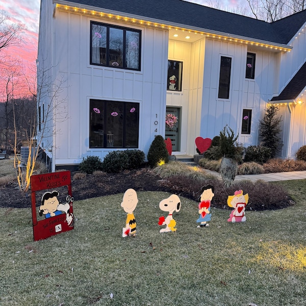 Charlie Brown Peanuts, Lucy & Snoopy, Valentine's Day Yard Decor ...
