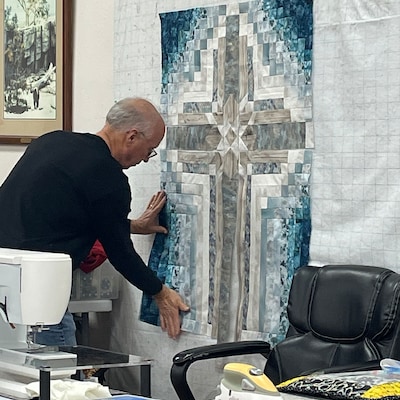 Pre-cut Farmhouse Cross Blooms Quilt Kit - Etsy