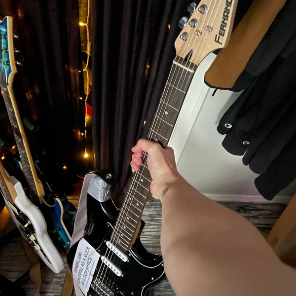 Kurt Cobain Nirvana Strat Guitar Sticker Beautiful as a Rock in a Face ...