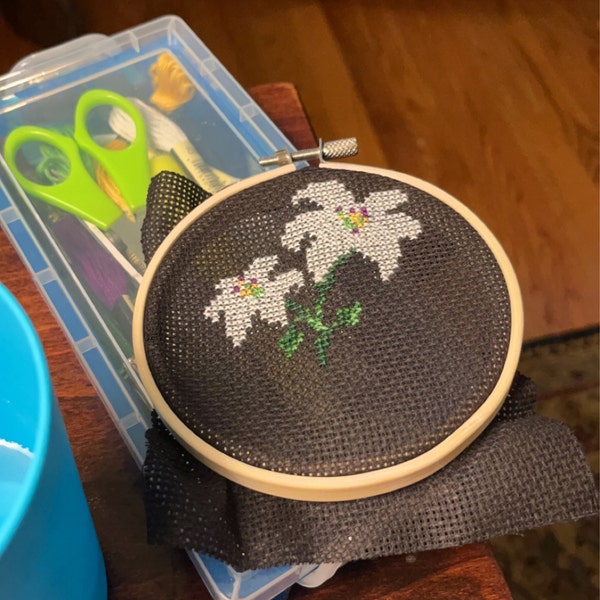 Tiny Cross Stitch Lily , Mini Cross Stitch Flower , Small Easy Beginner ...