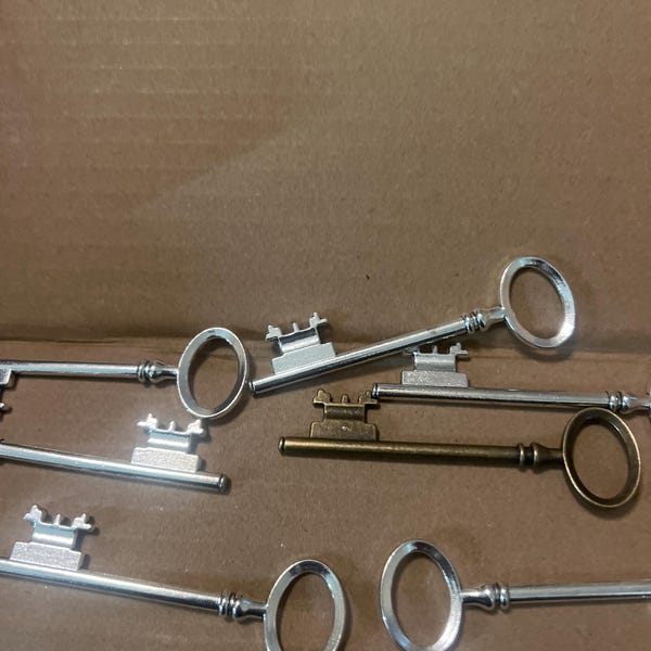 Big Key Large Skeleton Key Antiqued Bronze Key Pendant 80mm 3 Inch Key ...