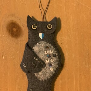 Pink Knitting Pin, Angry Yarn Ball Emoji, Unravelling Knitting Pun ...