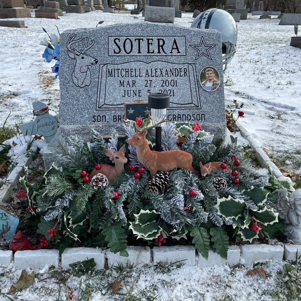 3 Deer Winter Double Headstone Saddle Flame Glow Solar Light Lantern ...