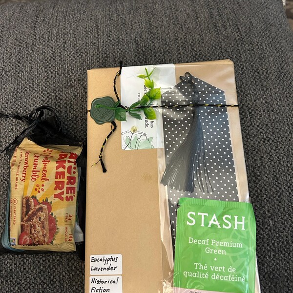 Blind Date With a Book, Surprise Book Box, Exciting Book Bundles ...