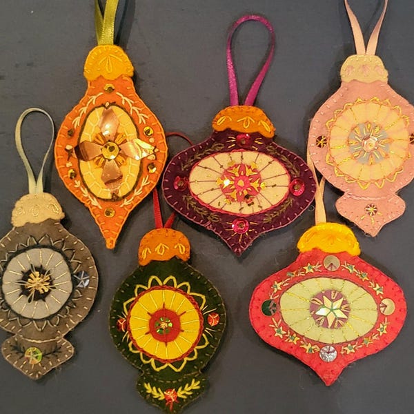 Felt Christmas Baubles Embroidery Pattern, DIY Holiday Décor, Set of ...
