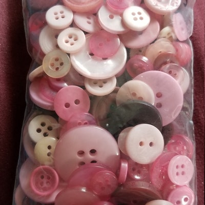 100 Buttons, Shades of Pink, Berry Blend Button Mix, Assorted Sizes ...