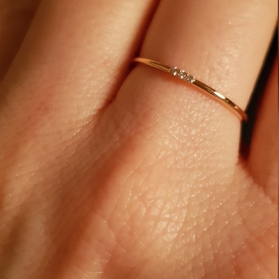 Small Natural Dainty Diamond Ring Minimalist Thin Wedding Band - Etsy