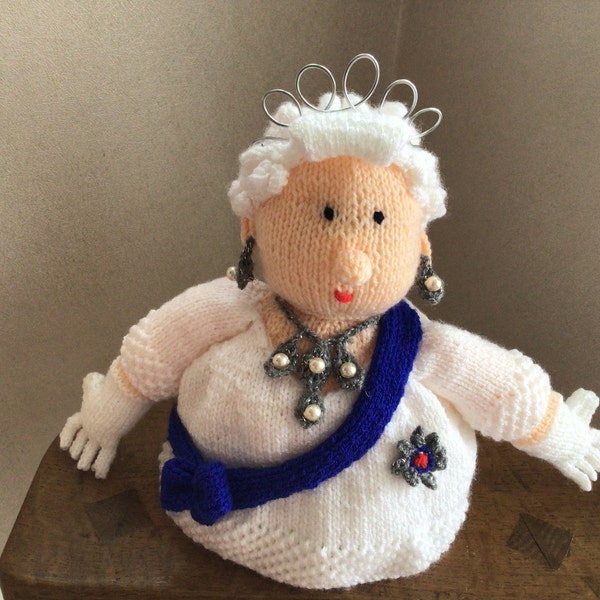 Queen Elizabeth II Tea Cosy Knitting Pattern - Etsy