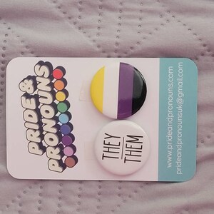 Bulk Pack Blank Pronoun Pins. 1.25 Inches 32mm Diameter. Customisable ...