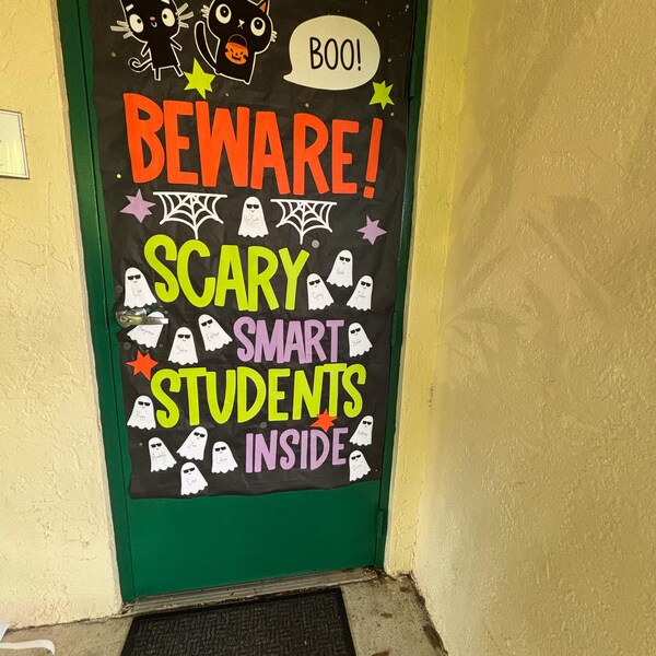 Halloween Students Bulletin Board Kit: Pre-cut School Door Decoration ...