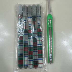 New Fun ANIMAL CARTOON Vintage Designer Toothbrushes by Alan Stuart New ...