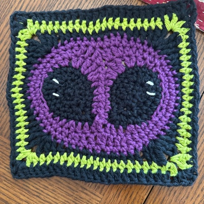 Alien Head Granny Square - Etsy