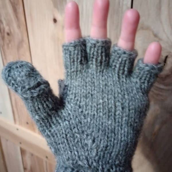 100% Genuine Soft Lamb Wool - Women's Cosy Herd of Sheep Design - Hand Knitted Jumper - Nordic ...