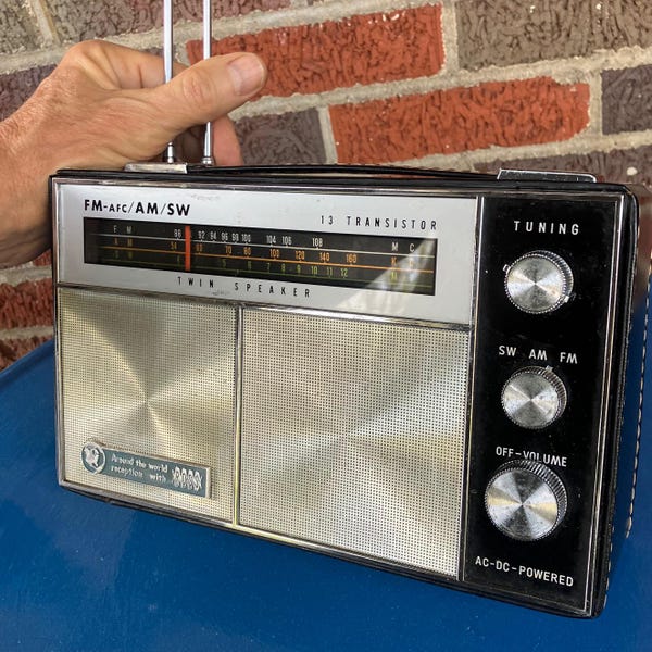 SUPER RARE Vintage Gilfillan AM Tube Radio, Model 66B. From 1946 ...