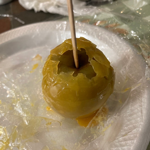 Halloween Cauldron Candy Apples, Halloween Candy Apples, Cauldron Candy ...