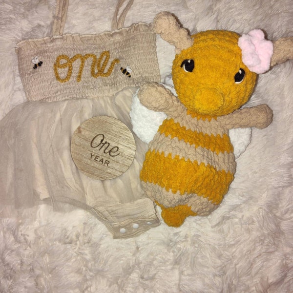 Benji the Bee Crochet Pattern, Crochet Snuggler - Etsy