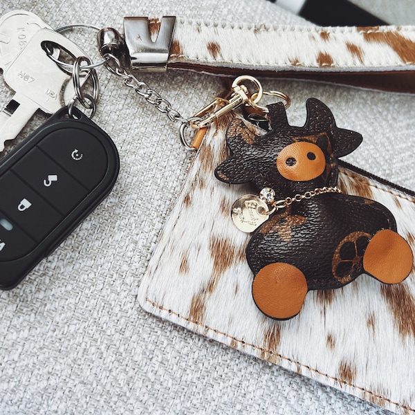 COWHIDE WRISTLET KEYCHAIN Estern Hair on Cowhide Keychain | Key Chain ...