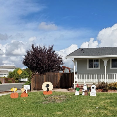 Peanuts Yard Art/ Outdoor Decor/its the Great Pumpkin Charlie Brown ...