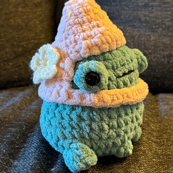 Strawberry Frog No Sew Crochet Pattern / Strawbery Hat Cute Frog ...